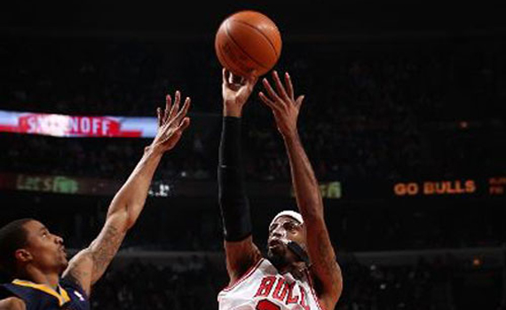 NBA Jordans On Court: Richard Hamilton Wears Air Jordan IV White Cement ...